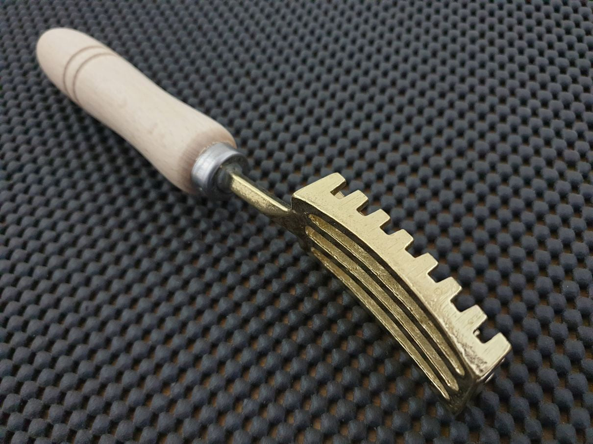 Hitohira Brass Fish Scaler (Small or Large) – ProTooling