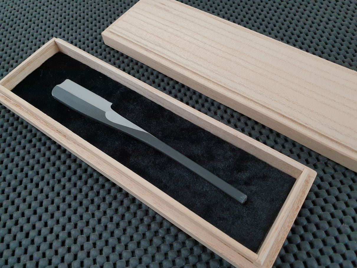 Iwasaki Kamisori | Razor & Kiri Box (Small or Medium) – ProTooling